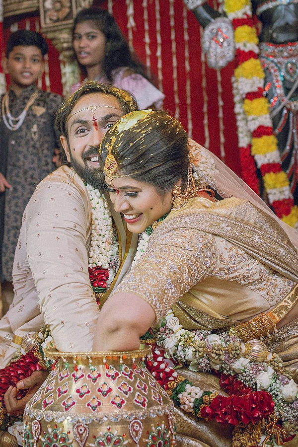 Maanas Nagulapalli Srija Wedding: తొలిసారి పెళ్లి ఫొటోలు షేర్ చేసిన 'బిగ్ బాస్' మానస్ (ఫొటోలు ...
